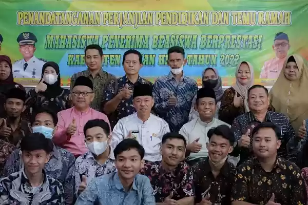 Pemkab Rohil Beri Beasiswa Untuk Mahasiswa Rohil Berprestasi Yang ...